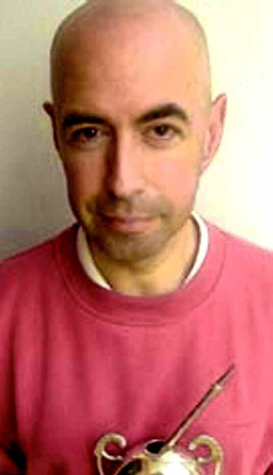 Daniel Paz (Editor of Meditações)