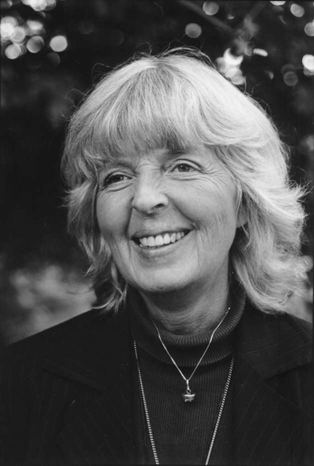 Mette Newth (Author of The Dark Light)