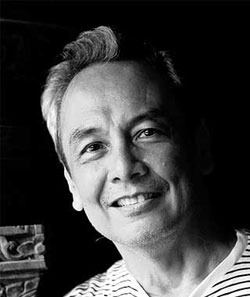 Jim Paredes (Author of Humming in my universe)