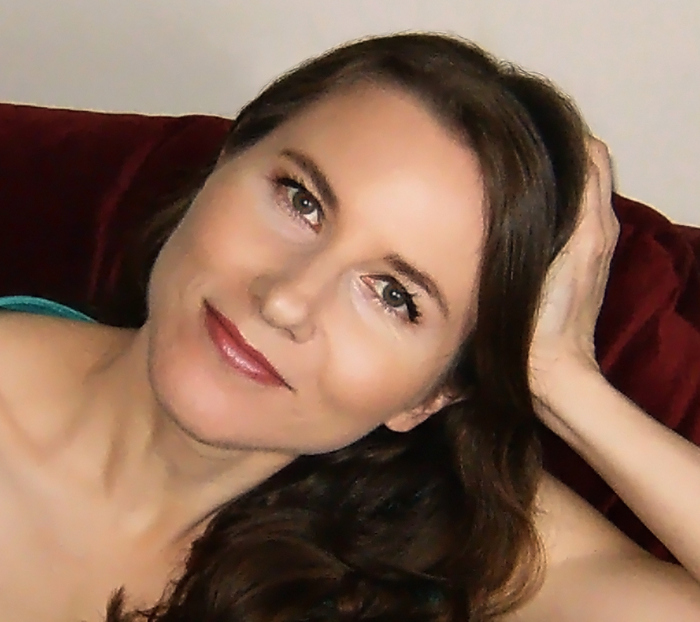 Rebecca Kanner (Author of Sinners and the Sea)