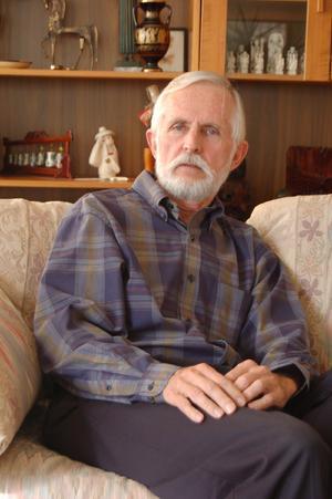 Gordon Snider (Author of The Hypnotist)