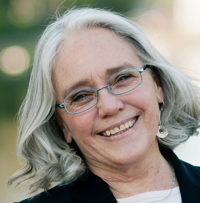 Edith Maxwell (Author of A Tine to Live, A Tine to Die)