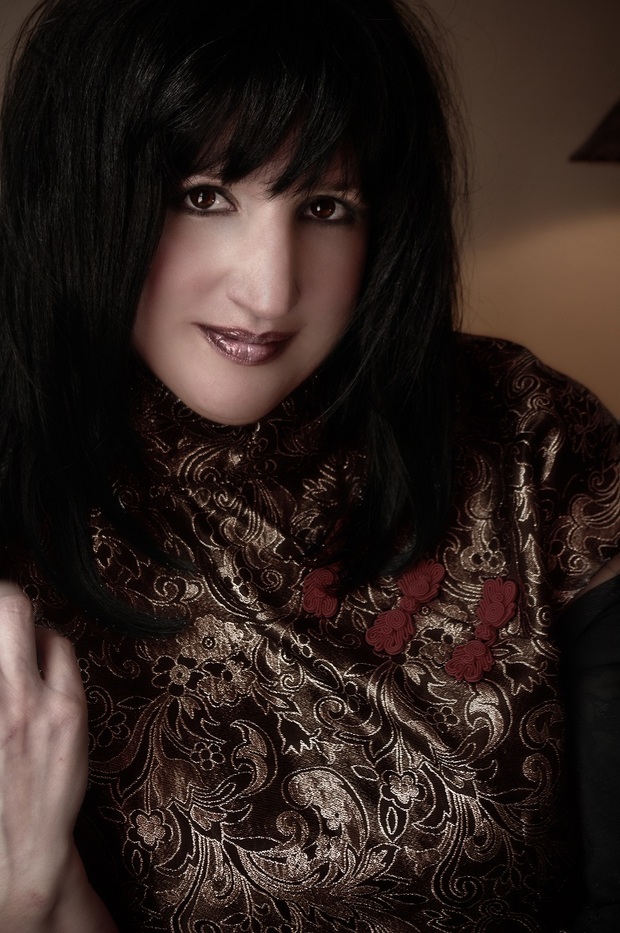 Isabella Sinclair (Author of OLLY)