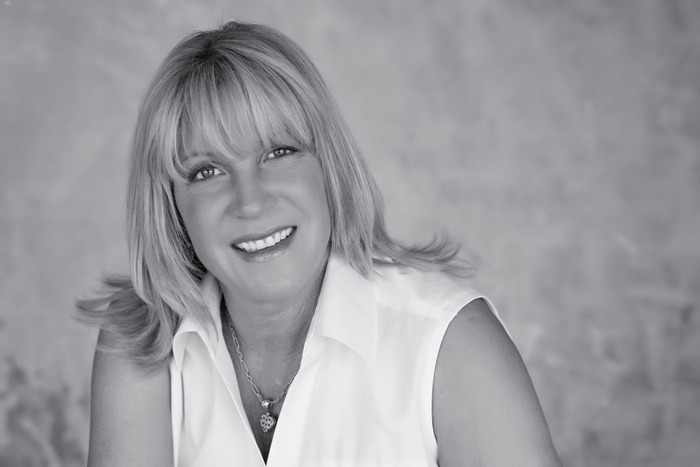 Kristy Abbott (Author of The Ghosted Bridge)
