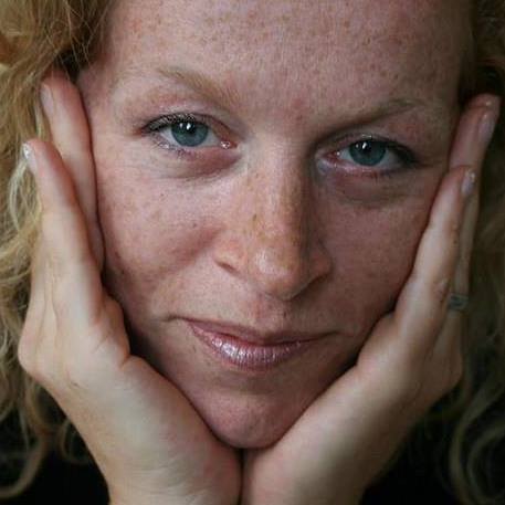 Arinka Linders (Author of Let's twist again)