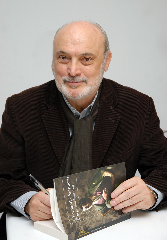 Fernando Ampuero (Author of Puta linda (Colección Púrpura))