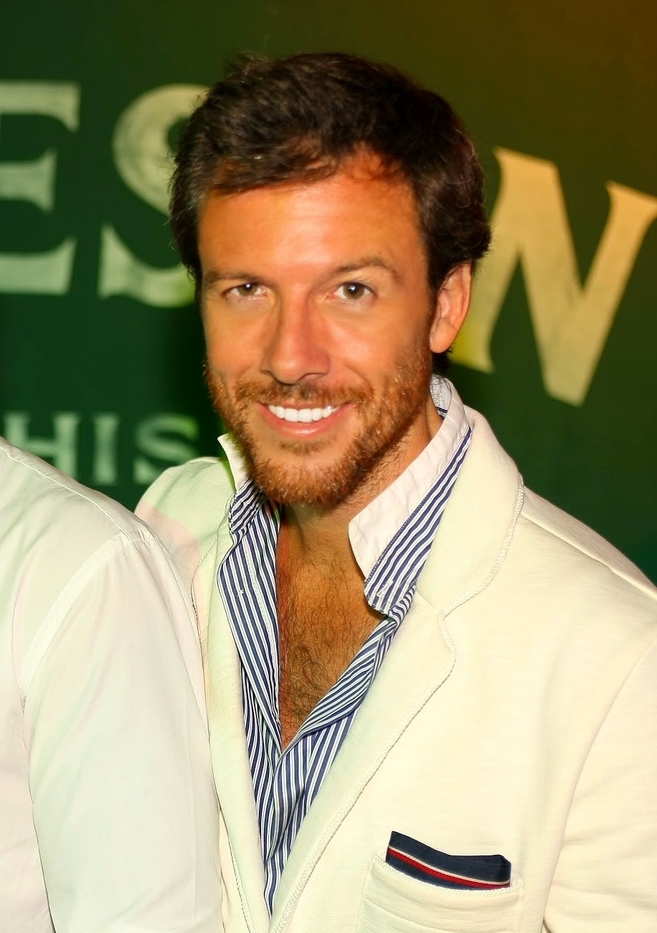 Alessandro Ferrando (Author of De Cama en Cama )