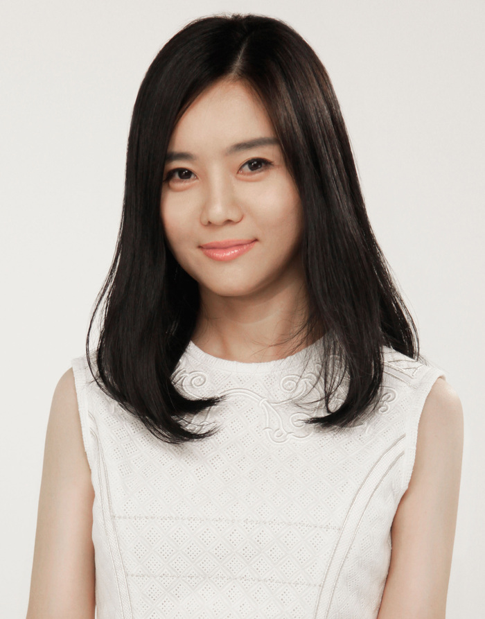 Photos of Hyeonseo Lee - Author Profile Photo