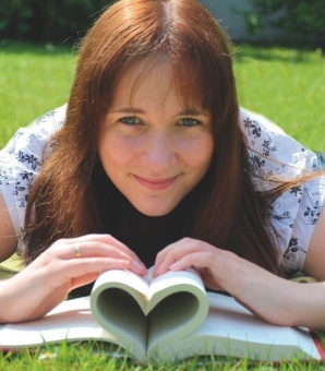 Jennifer Wolf (Author of Morgentau - Die Auserwählte der Jahreszeiten)