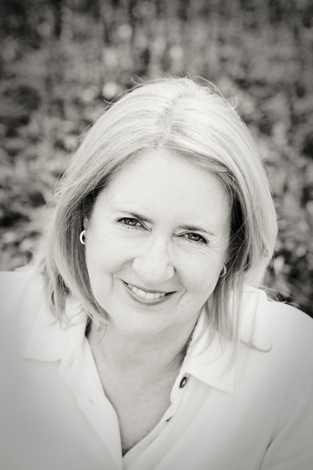 Caroline Curran (Author of The Thornhill Secret)