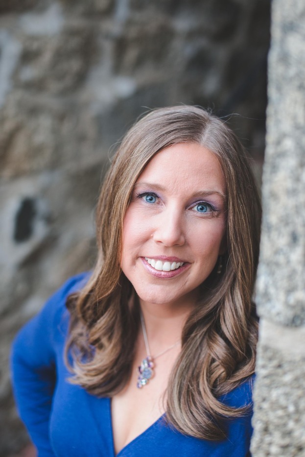 Laura Kamoie (Author of America's First Daughter)