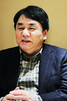 Jirō Akagawa (Author of Los misterios de la gata Holmes)
