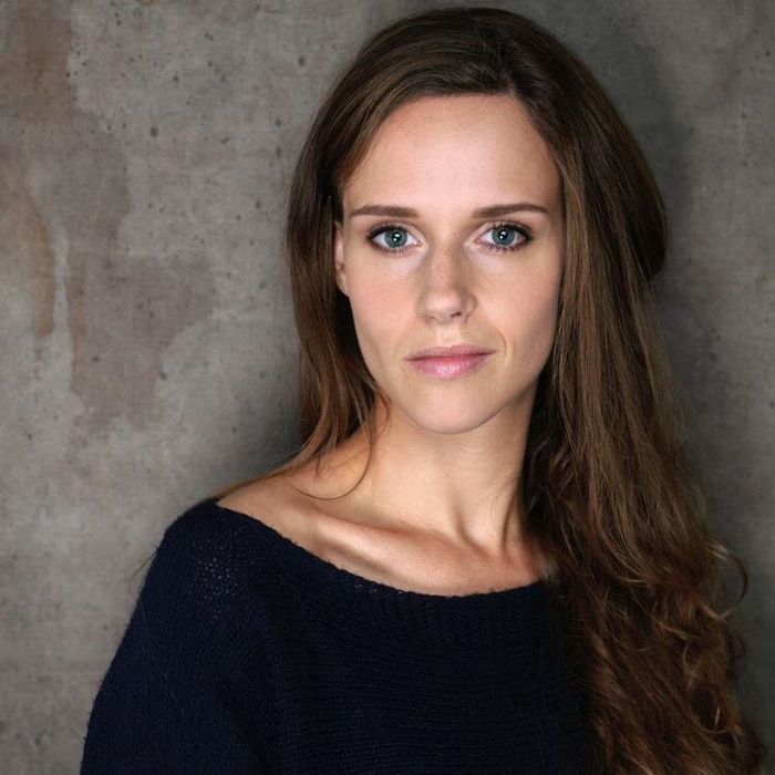 Marieke Poelmann (Author of Alles om jullie heen is er nog)