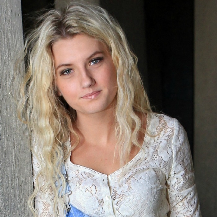 Anne Lutz (Author of Sink or Swim)