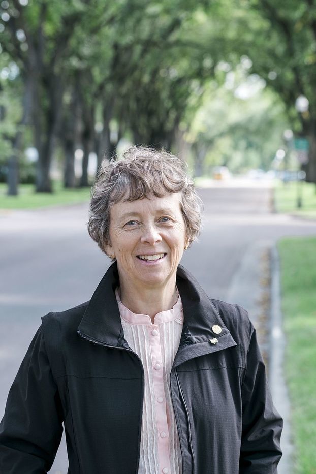 Elizabeth Rollins Epperly (Introduction of Annan jäähyväiset)