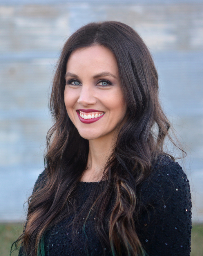 Photos of Jessica Shook - Author Profile Photo