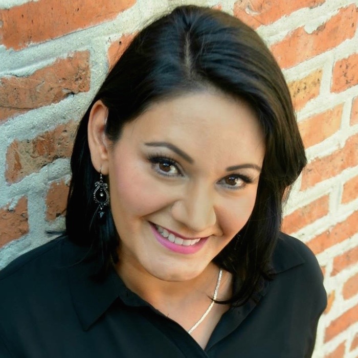 Ana Vera (Author of Cambia Tu Historia)
