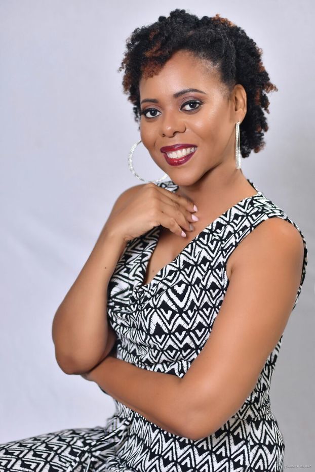 Lisa Farrell (Author of Uncaged Destiny)