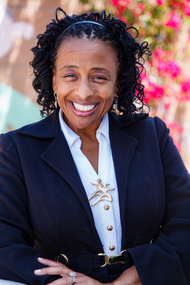 Teena Smith (Author of 10 Keys To Financial Freedom at an Early Age)