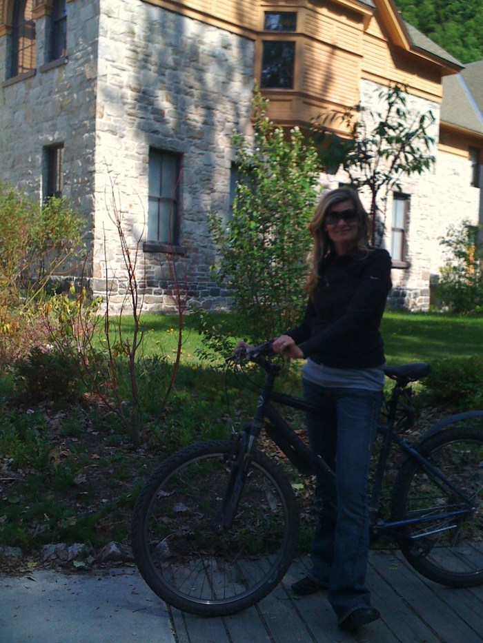 Kim Tomsic (Author of The Elephants Come Home)