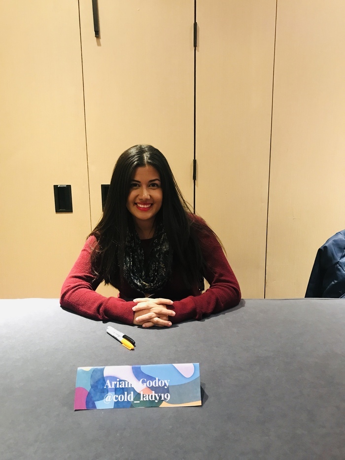 Ariana Godoy (Author of A través de mi ventana)