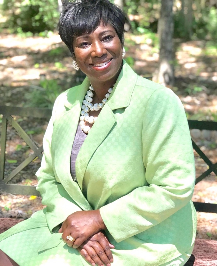 Wendy Sims (Author of The Many Facets of Me)