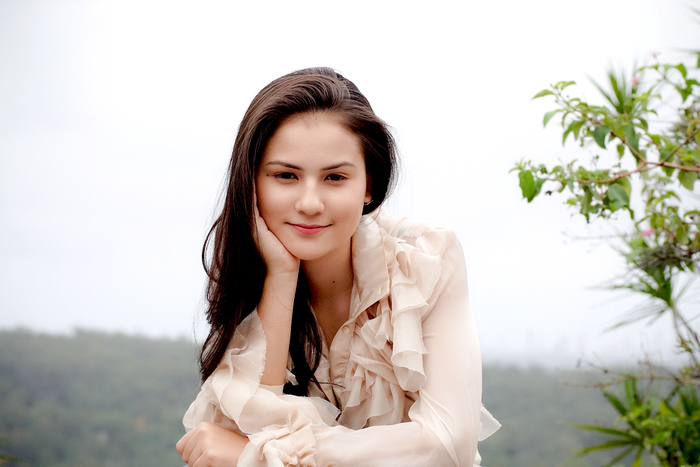 Grace Curley (Author of The Light that Binds Us)