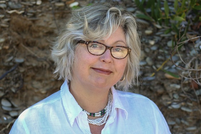 Ellie Royce (Author of Auntie Uncle)