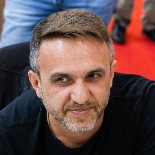 Alex Donovici (Author of Țup. Imposibil e doar un cuvânt)