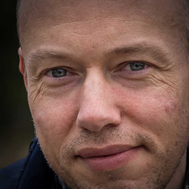 Gerrit Veldman (translator of Op de golven van het verleden)