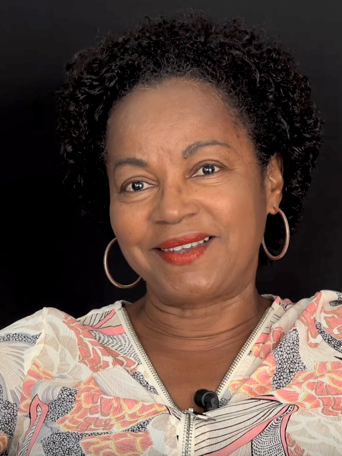 Gisèle Pineau (Author of Un Papillon dans la Cité)