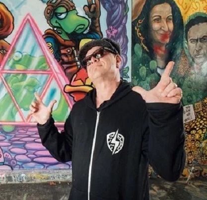 Mark Bodé (Author of Teenage Mutant Ninja Turtles Classics Volume 4)