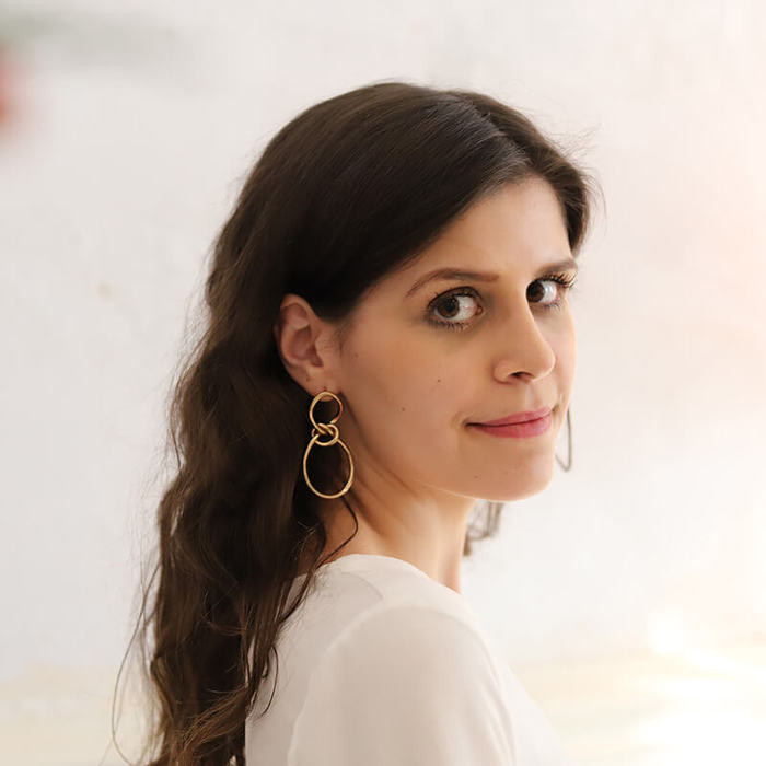 Laura Suárez (Author of Los cuentos de la niebla)