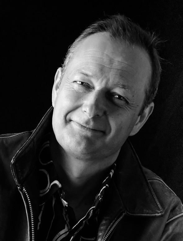 Simon Rowe (Author of Mami Suzuki)