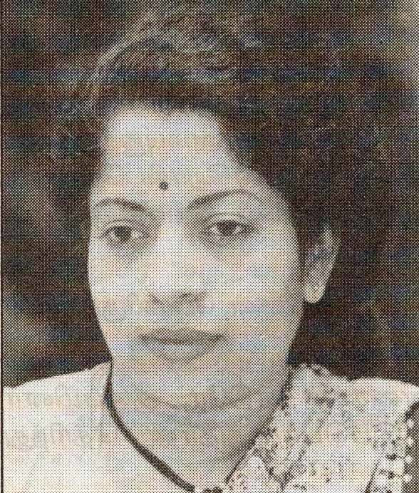 Indhumathi (Author of தரையில் இறங்கும் விமானங்கள் [Tharaiyil Irangum ...