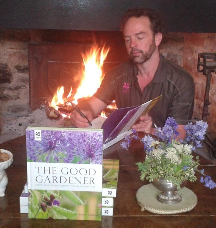 Simon Akeroyd (Author of Grow Your Groceries)