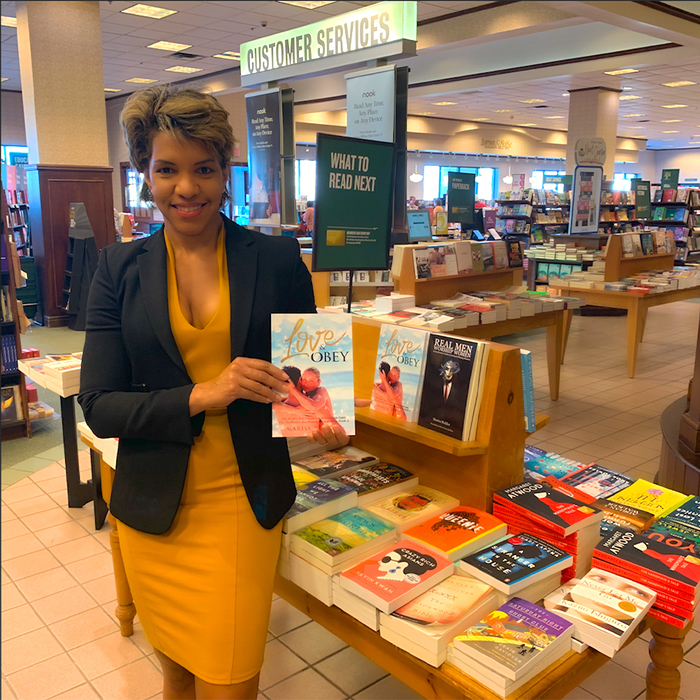 Photos of Marisa Rudder - Author Profile Photo