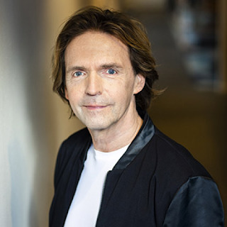 Walter Lucius (Author of De vlinder en de storm)