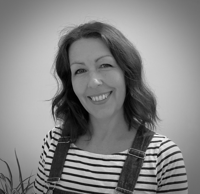 Victoria Walker (Author of Snug in Iceland)