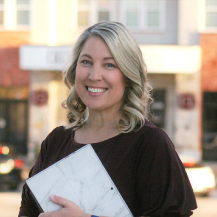 Kate Angelo (Author of Vanishing Legacy)