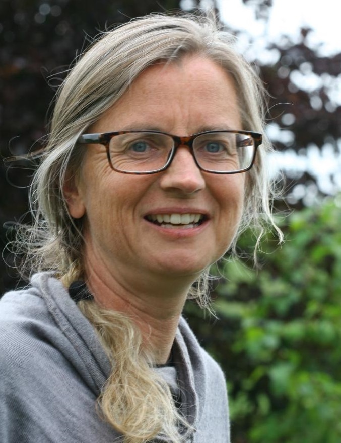 Sally Hinchcliffe (Author of Hare House)