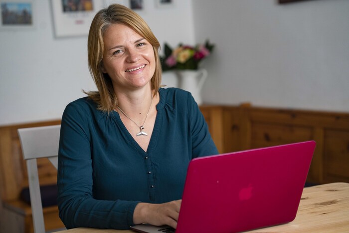 Hannah Ellis (Author of The Cottage at Hope Cove)