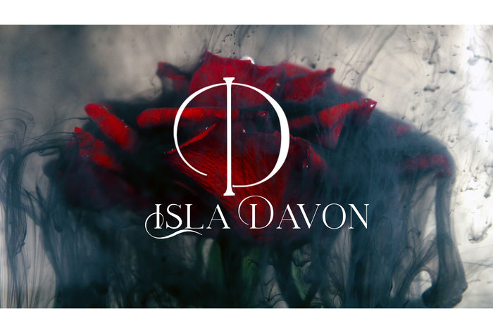 Isla Davon (Author of The Blackened Blade)