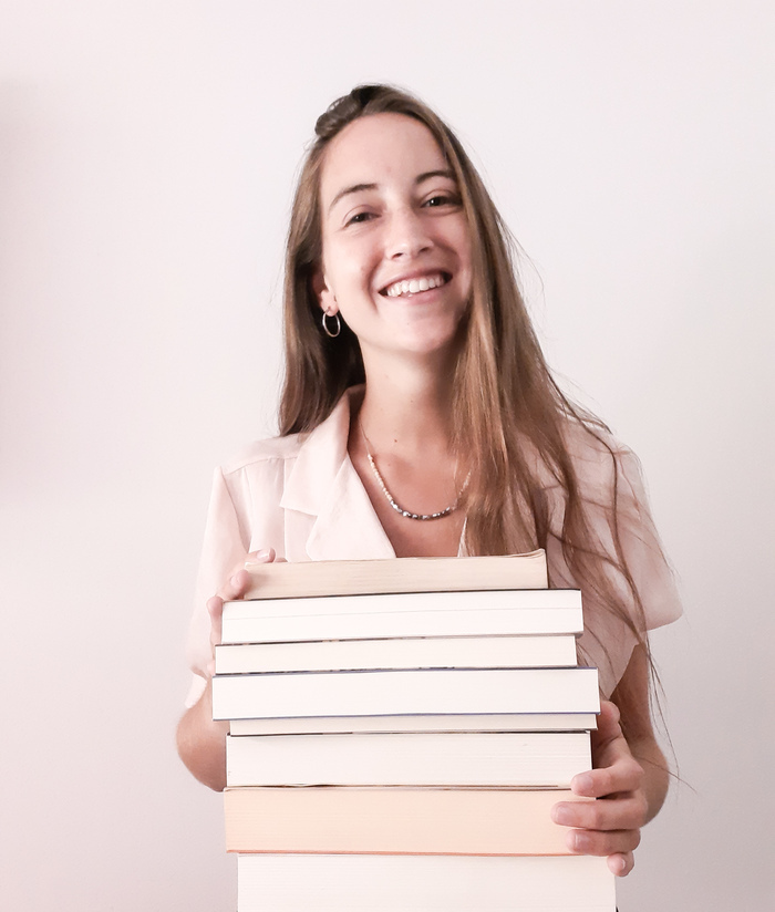 María Ignacia Urzúa Reyes (Author of Una promesa de cien años)