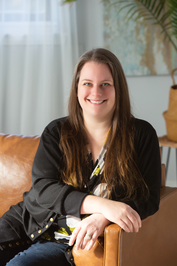 Amanda VanEver (Author of The Art of Paint Pouring)