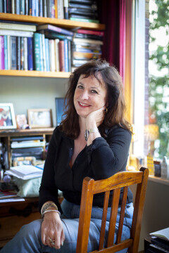 Anna van Praag (Author of Jona)