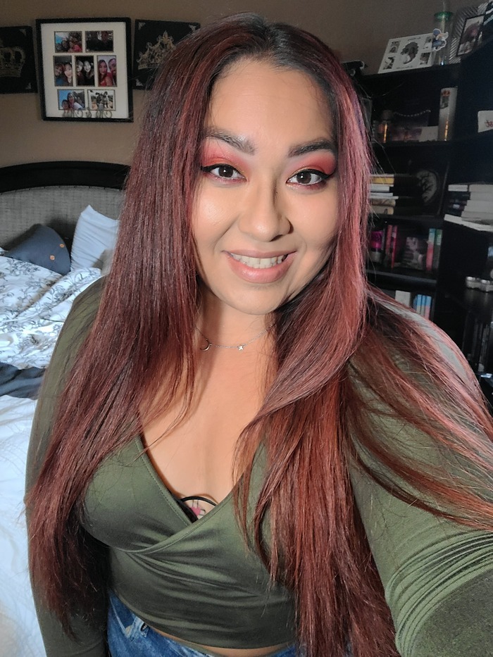 Issa Marie (Author of Little Broken Pieces)