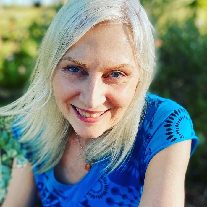 Anna Romer (Author of Thornwood House)