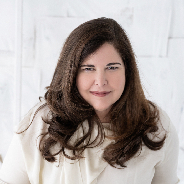 Lisa Unger (Author of Confessions on the 7)