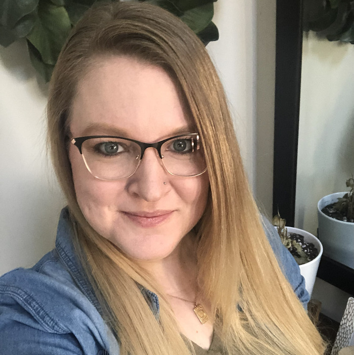 Rebekah Sinclair (Author of That Time I Accidentally Took Over The Mafia)